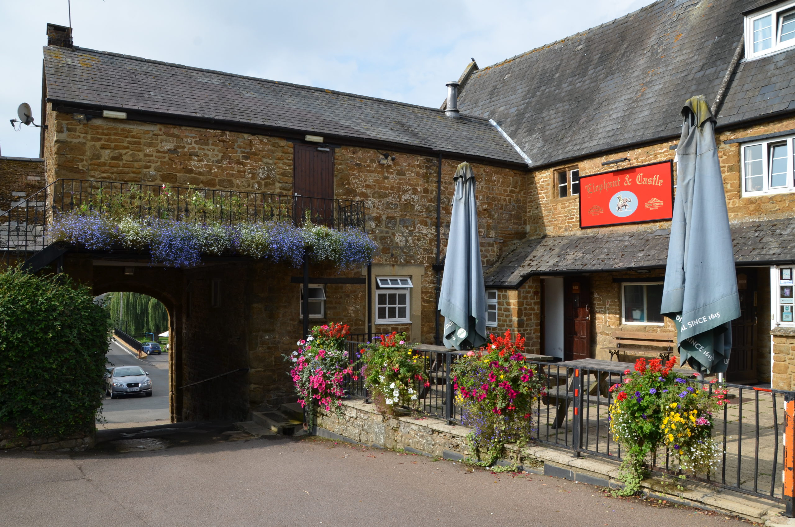 ELEPHANT AND CASTLE, BLOXHAM - Hook Norton Brewery