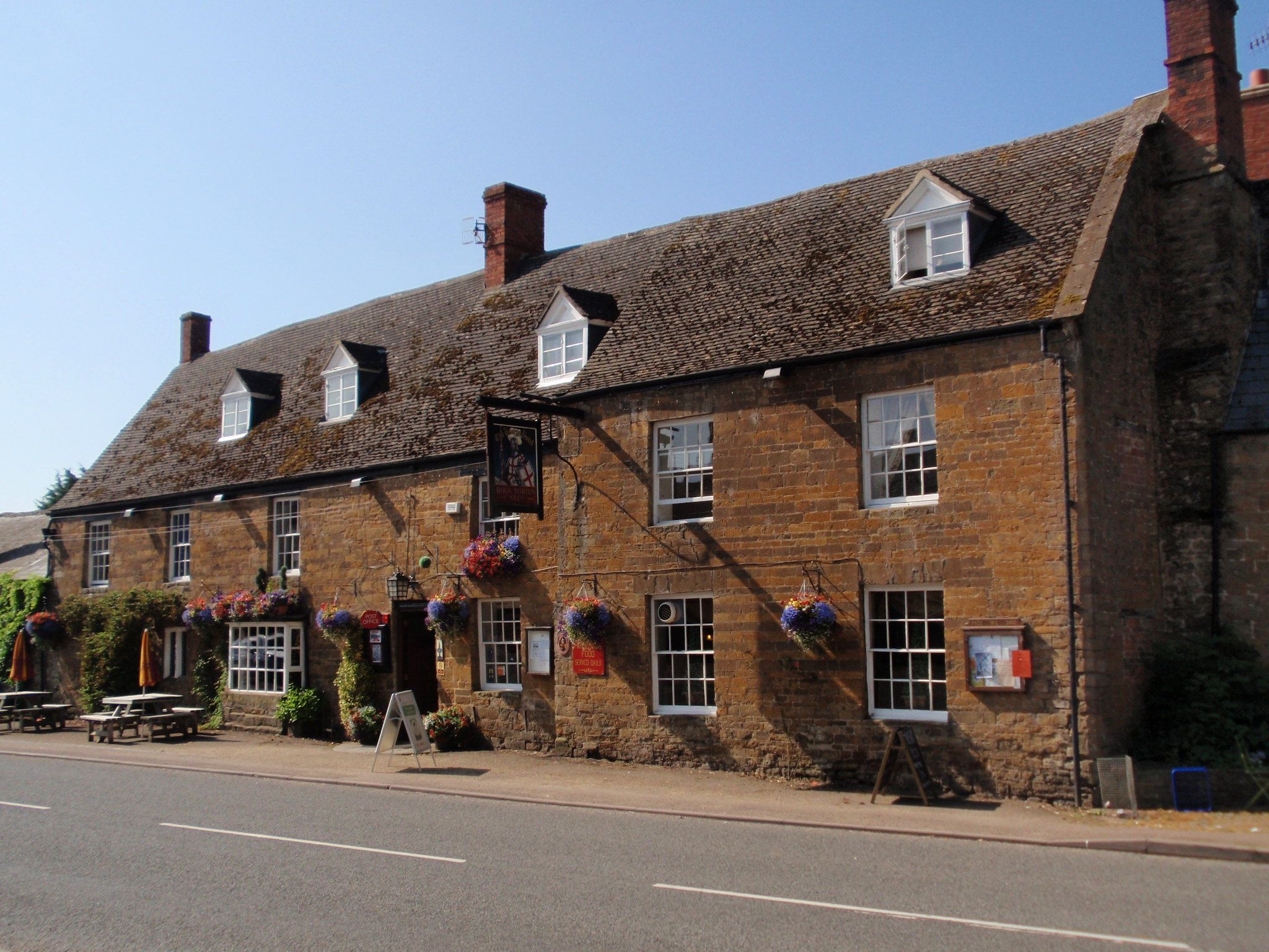 GEORGE HOTEL, BRAILES - Hook Norton Brewery